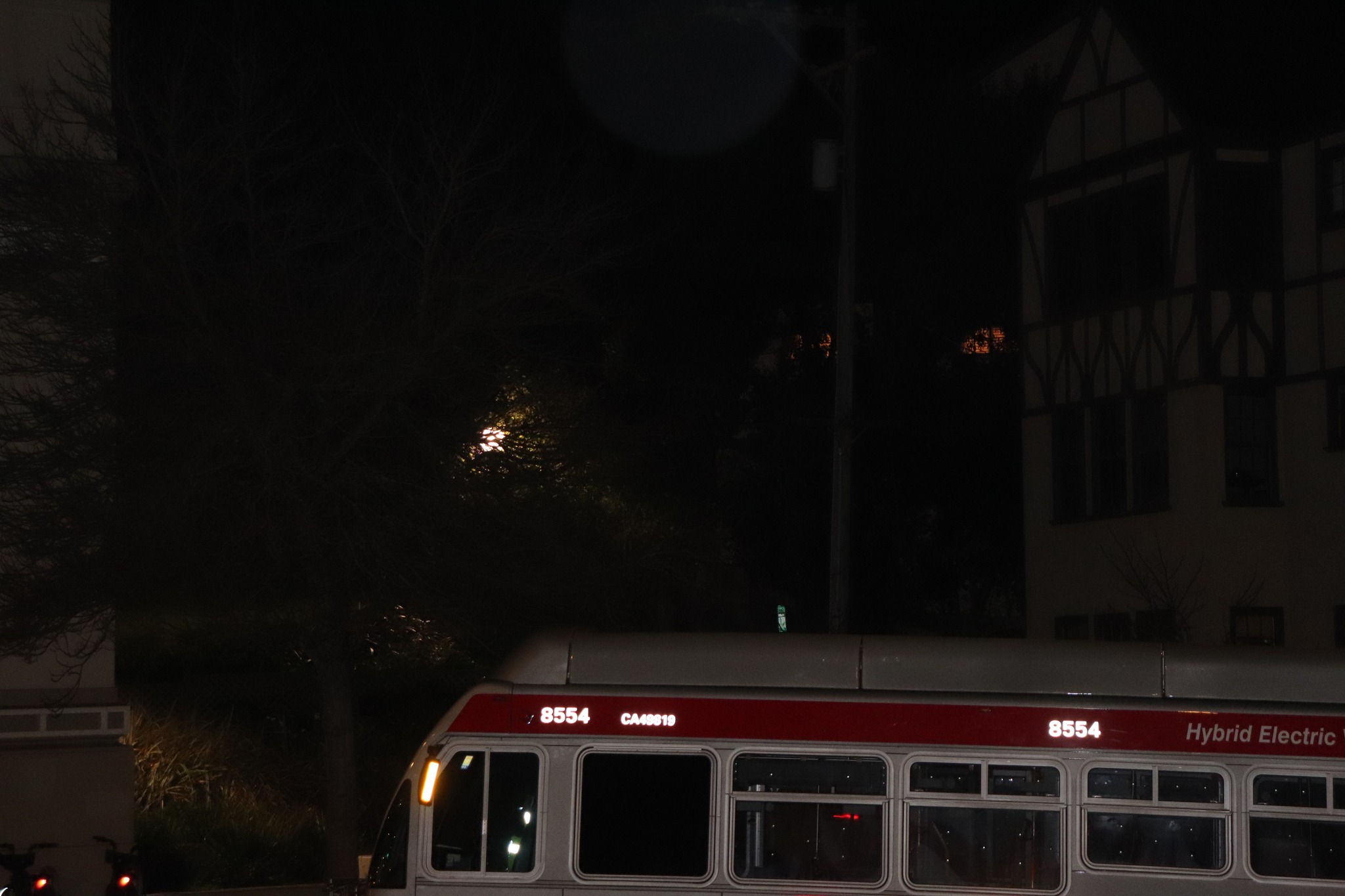 Muni at night, San Francisco, January 2025 – Zonta Photos