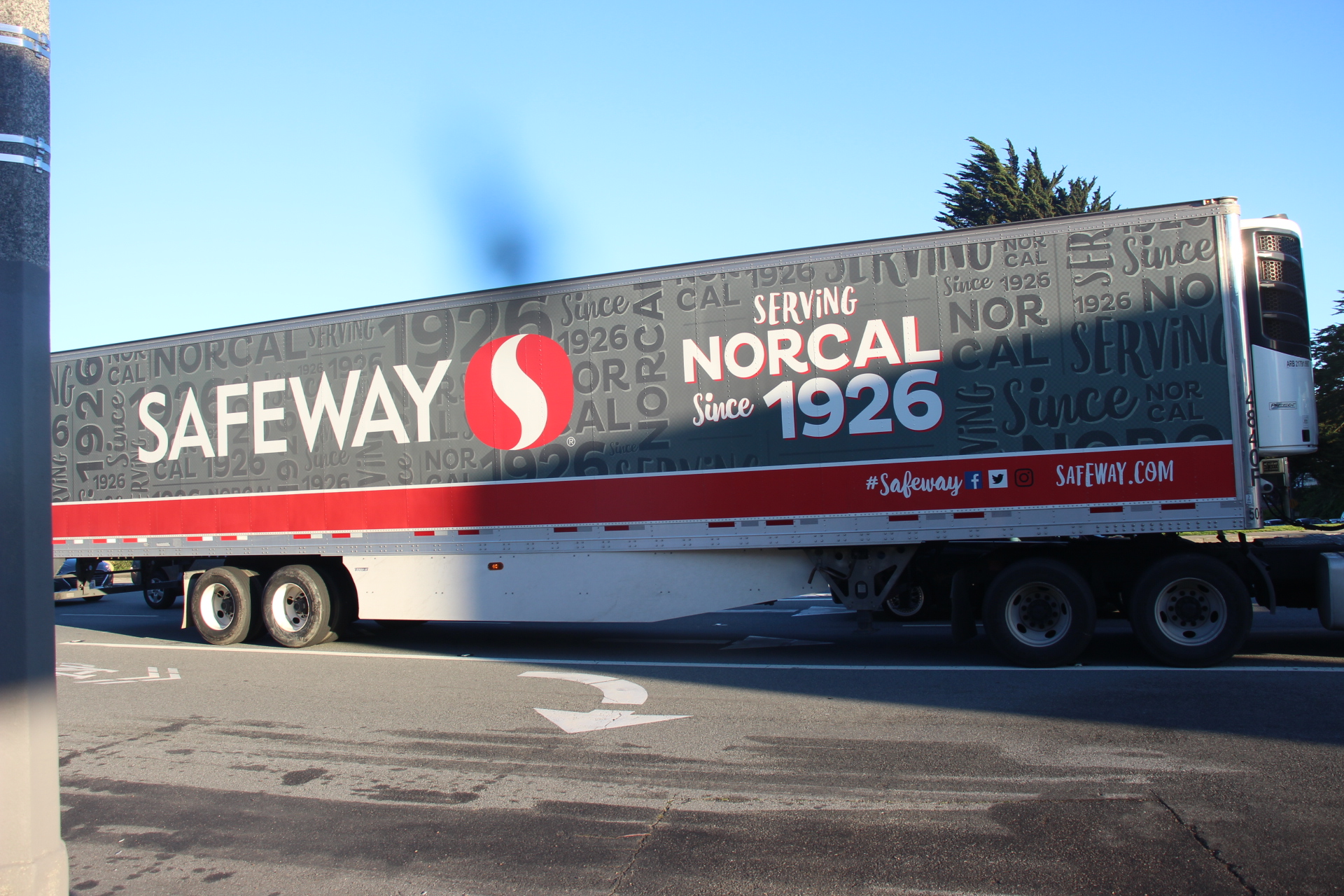 Big Safeway truck in San Francisco, April 2025 – Zonta Photos
